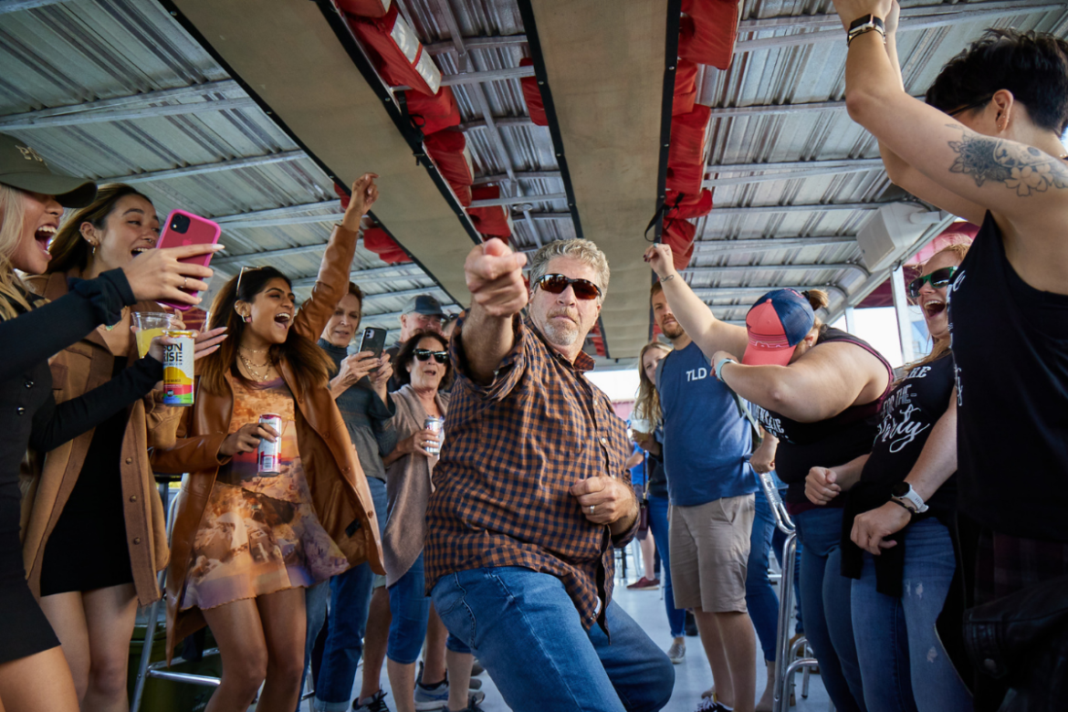 Best River Boat Cruise in Nashville | Pontoon Saloon